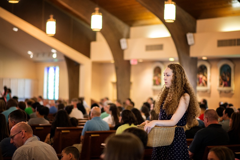 » VOLUNTEER DURING MASS